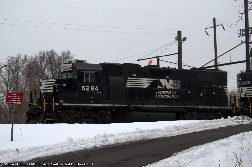 NS GP38-2 5284
